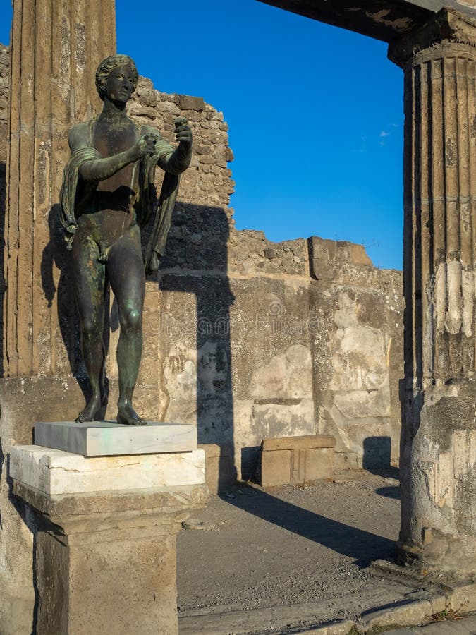 Apollo Santuari, Pompeii editorial photography. Image of italy - 304463362