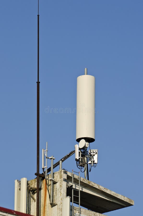 Appareil De Communication D'antenne Sur Le Toit Image stock - Image du ...