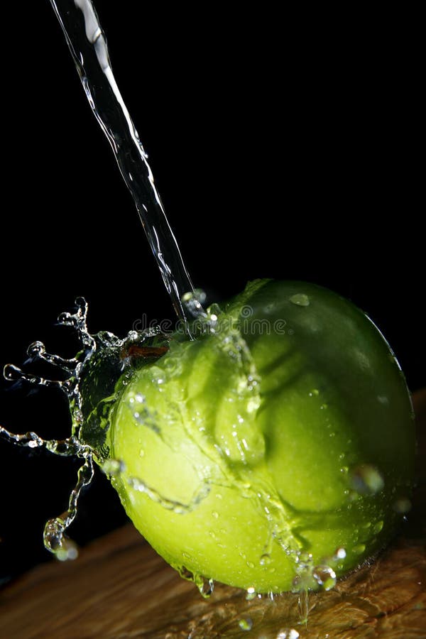 Appel en Water stock foto. Image of plons, appel, voorbereiding - 2322808