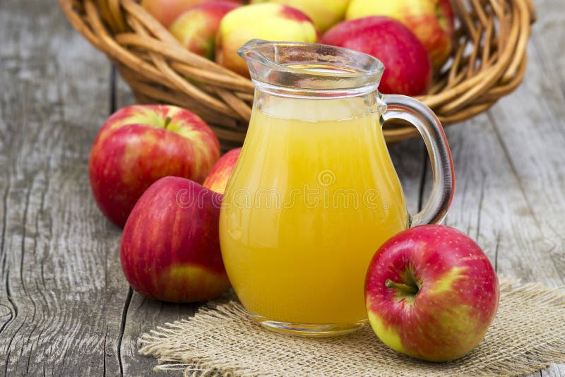 Appelsap en appelen stock foto. Image of vrucht, glas - 74502424