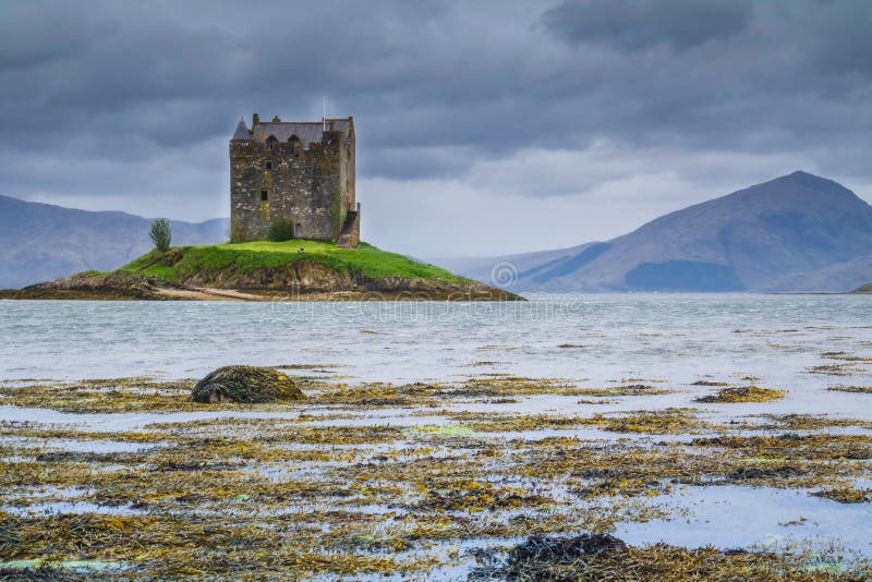 APPIN, SCOTLAND - AUGUST 14 2015 : Castle Stalker in the Rain Editorial ...