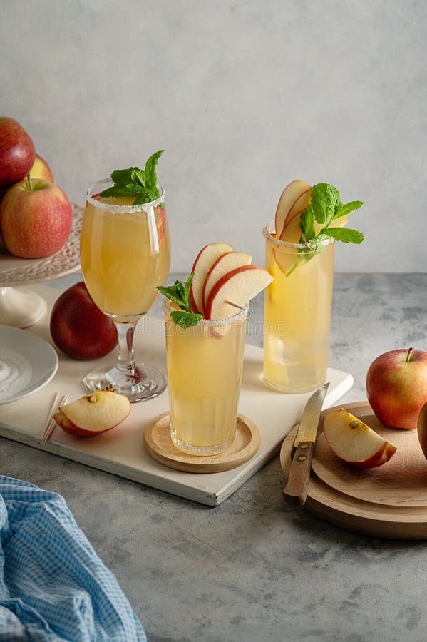 Apple Cider Cocktails Drink with Fresh Red Apples Stock Illustration ...
