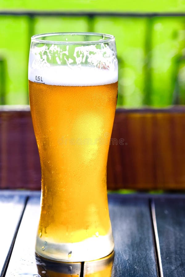 Apple-cider De Alcoholische Drank in a Misted Glas Stock Afbeelding ...