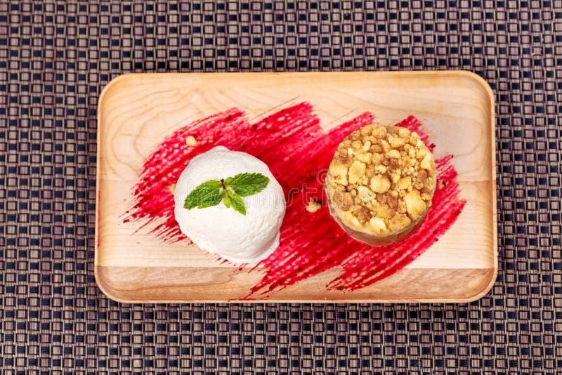 Apple Crumble with Ice Cream Stock Image - Image of gastronomy, fresh ...