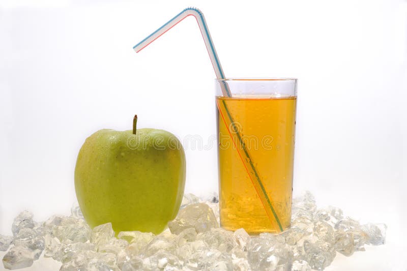 Apple et jus image stock. Image du fermer, doux, goût - 13333965