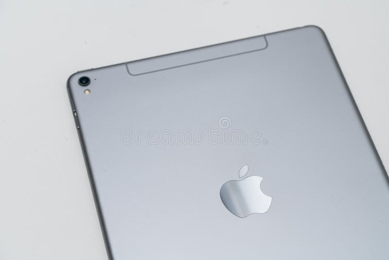 Apple iPad Pro Space Gray editorial photography. Image of device ...