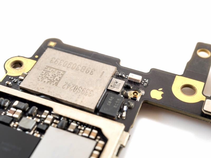 Apple-iPhone 6 Chip Wi-Fi IC Redaktionelles Stockfoto - Bild von chip ...