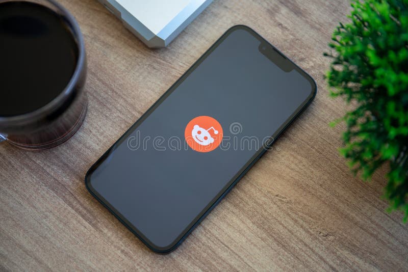 Apple IPhone 14 Graphite with Social Network Service Reddit Screen ...