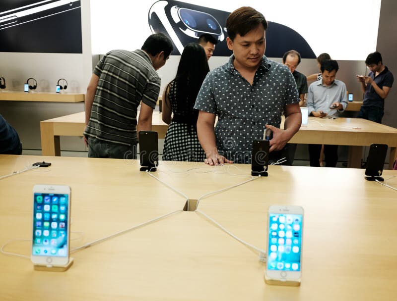 Iphone 7 Hit Shelves - Dreamstime