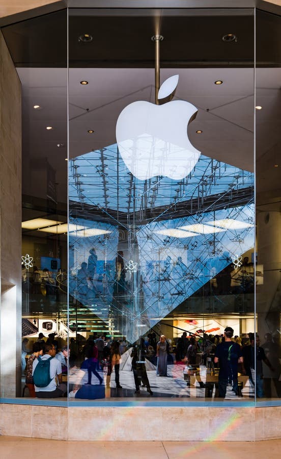 Apple Retail Store at the Louvre Museum Editorial Stock Photo - Image ...