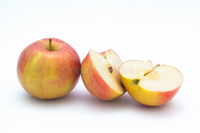Apfel halbiert stockfoto. Bild von apfel, fuji, hintergrund - 50822662