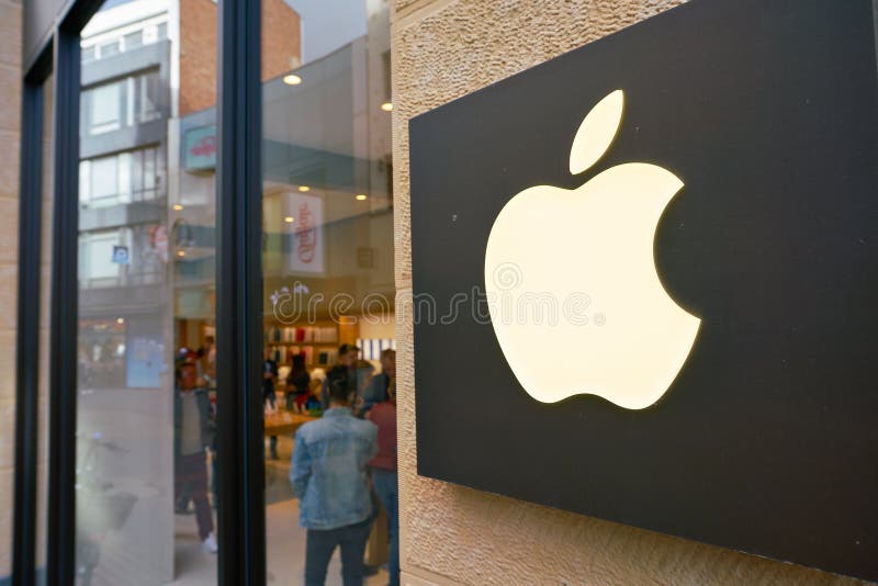 Apple store editorial stock photo. Image of modern, retail - 158298033