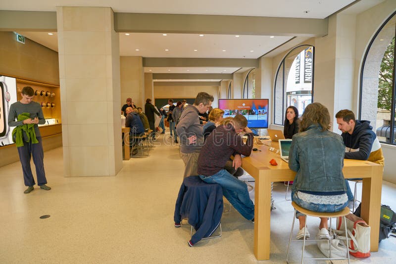 Apple store editorial photography. Image of company - 158298042