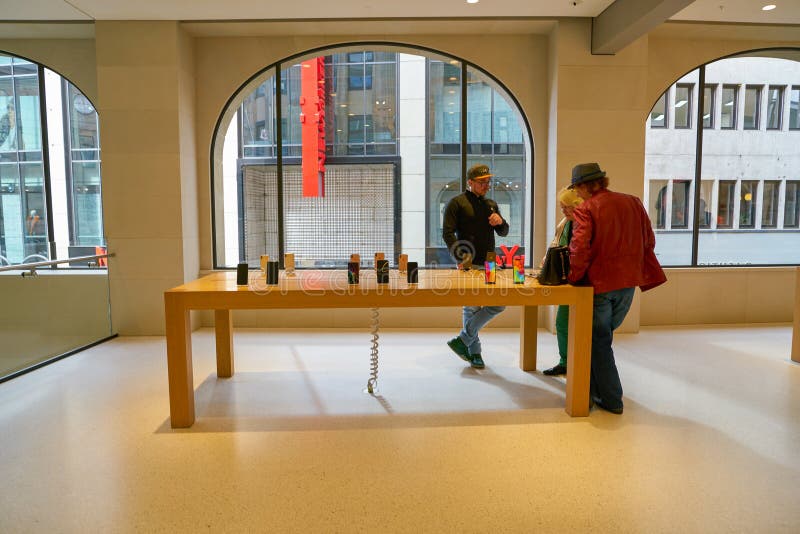 Apple store editorial image. Image of smartphone, device - 158298055