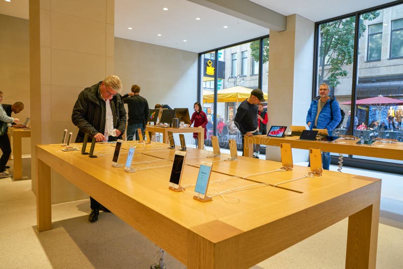 Apple store editorial image. Image of phone, customer - 158298110