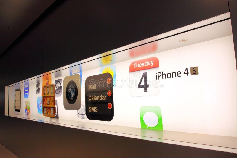 Apple Store Display editorial image. Image of people - 22145475