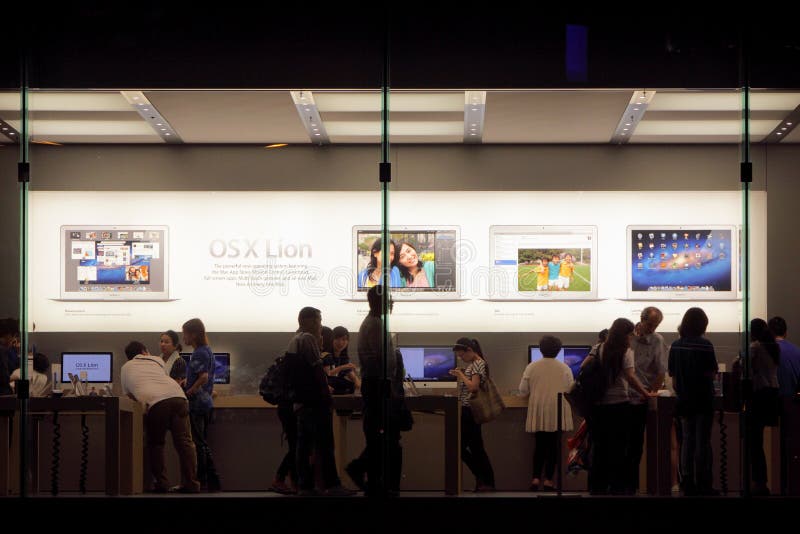 Apple Store Display editorial image. Image of people - 22145475