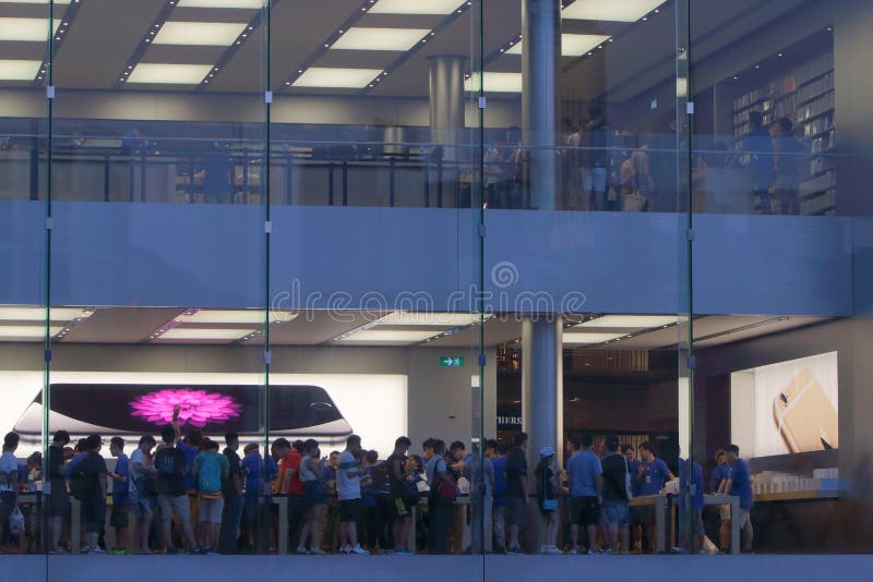 Apple Store Display editorial image. Image of people - 22145475