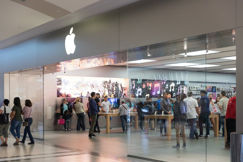 Apple store front editorial stock photo. Image of king - 108823458