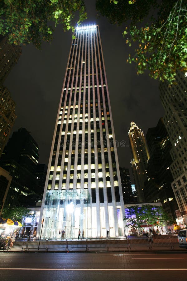 Apple Store, the General Motors Building Editorial Photo - Image of ...