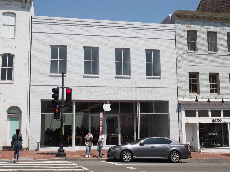 Apple Store Georgetown. editorial stock image. Image of people - 179420244