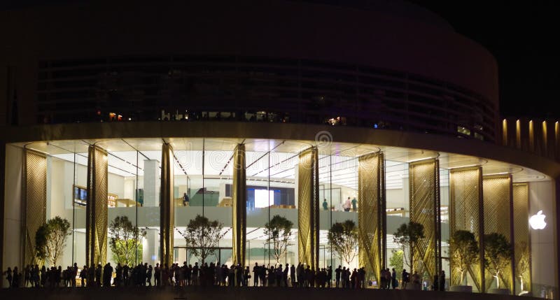 Apple Store with Massive Balcony Available for Custoomers. Editorial ...