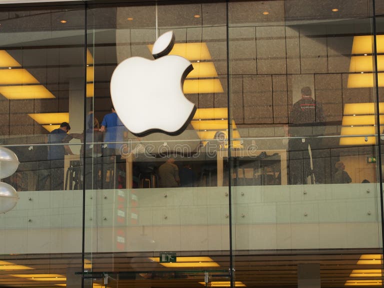 Apple store munich editorial image. Image of store, customers - 34611730