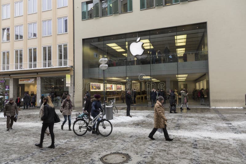 Apple store in Munich editorial stock photo. Image of software - 21936058