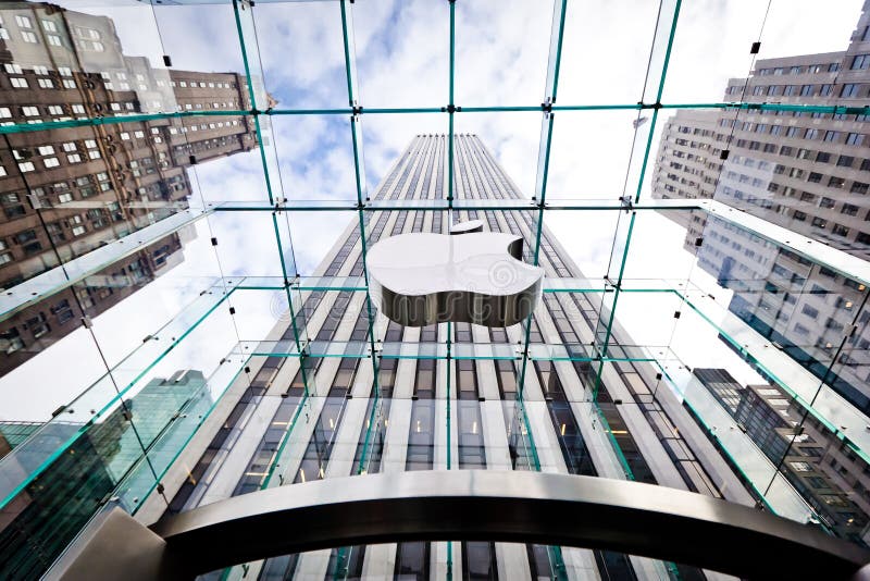 Apple Store in New York editorial stock image. Image of building - 18154614