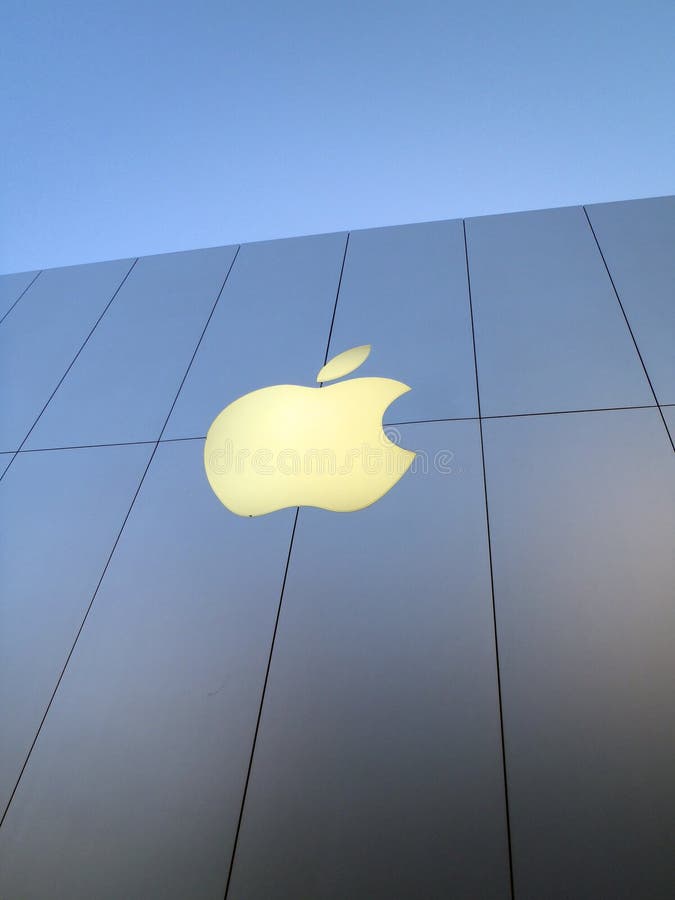 Apple Store White Apple Sign Editorial Stock Photo - Image of exterior ...