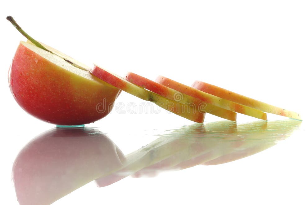 Apple und Scheibe stockfoto. Bild von schnitt, reif, apfel - 7558172