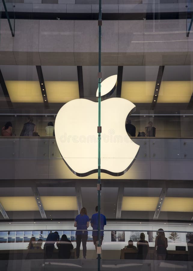Apple-Winkel redactionele fotografie. Image of klanten - 53666087