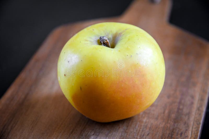 Apple on Wooden Cutting Board Stock Photo - Image of cutting, freshness ...