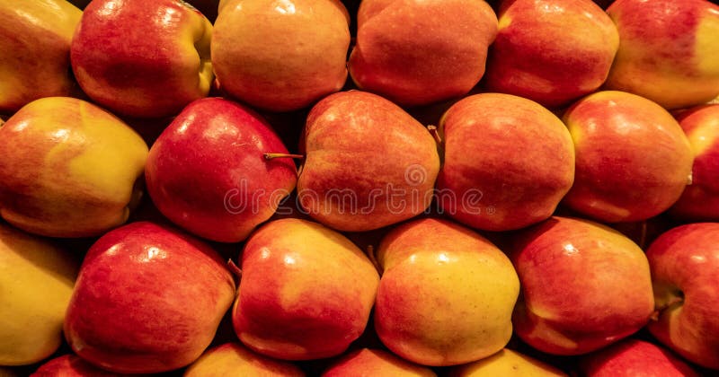 Apples at a Local Grocery Store Stock Image - Image of grocery, apples ...