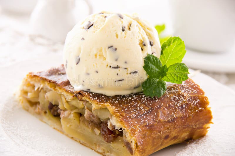 Brödpudding fotografering för bildbyråer. Bild av platta - 19433429