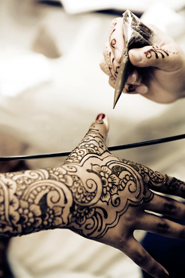 Applying Henna stock image. Image of stain, tattoo, design - 10542105