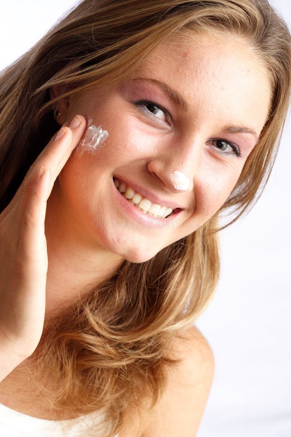 Applying night cream stock image. Image of makeup, skin - 1142725