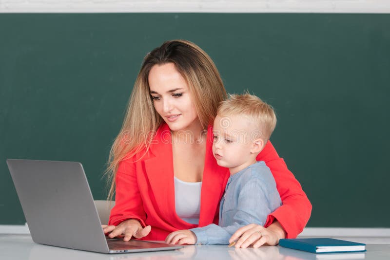 Apprendimento Da Madre E Figlio. Scuola Elementare E Webinar Di ... Apprendimento Da Madre E Figlio. Scuola Elementare E Webinar Di ...