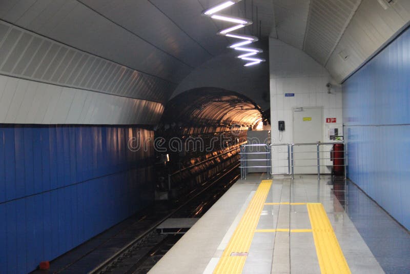 Approach Train in the Subway Stock Photo - Image of cold, wind: 91788658
