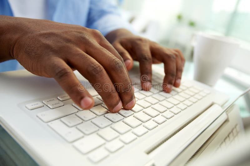 Appuyer sur des boutons image stock. Image du personnel - 29515581