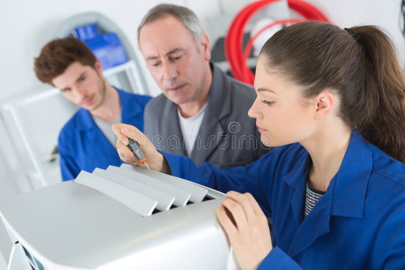 Aprendices Detectando Problemas Foto de archivo - Imagen de servicio ...