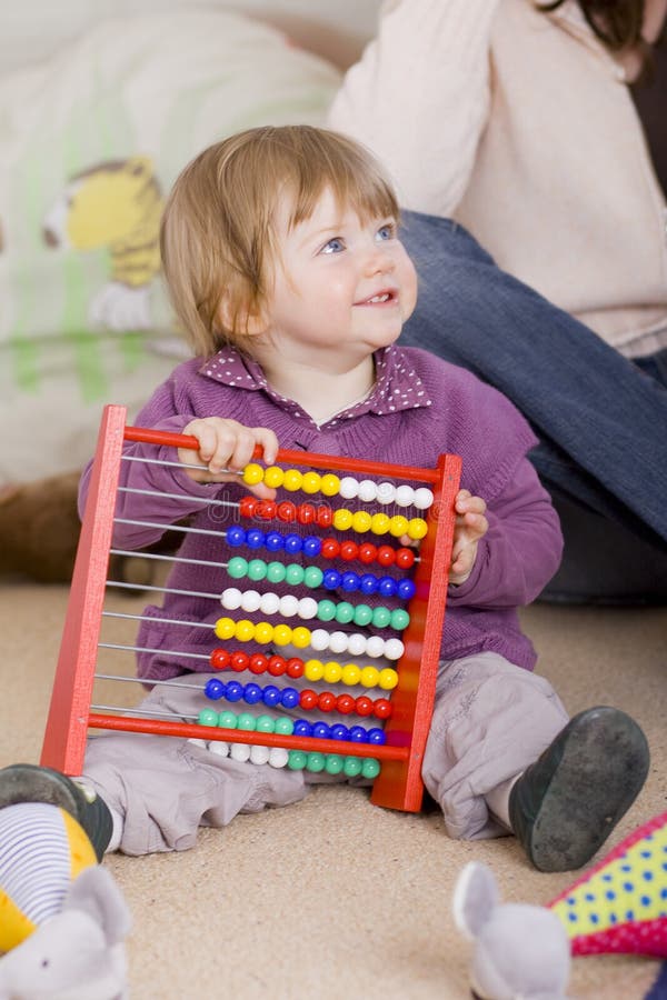 Aprendizagem Dos Anos De Idade Da Menina Uma Imagem de Stock - Imagem ...