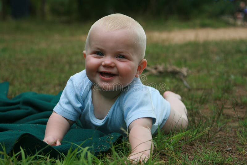 Aprendizaje arrastrarse imagen de archivo. Imagen de exterior - 18501061