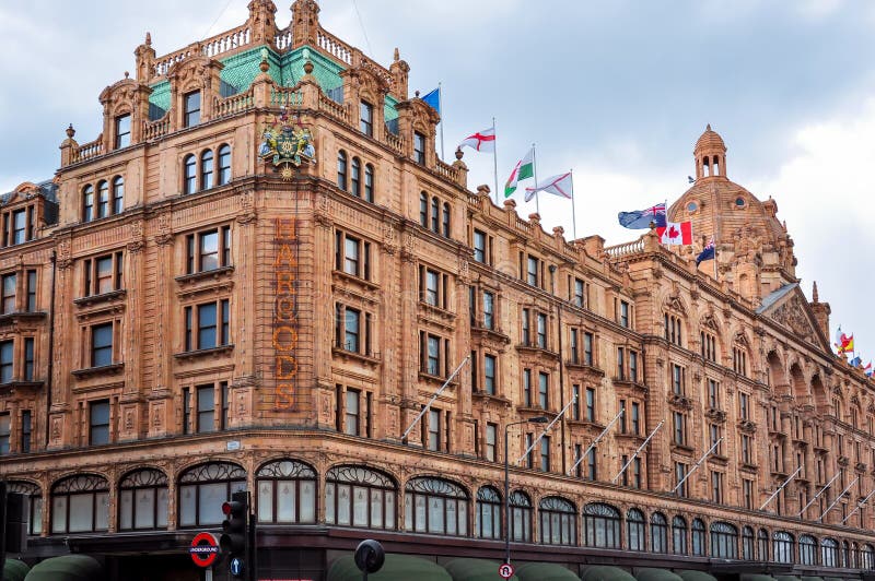 April 2018 : Harrods Kaufhaus in London Redaktionelles Stockfotografie ...