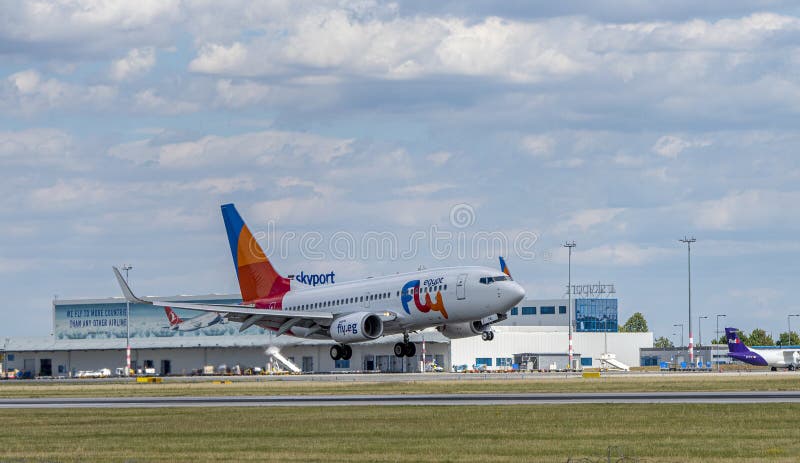 Aproximarse a La Pista LKPR 24 Fotografía editorial - Imagen de torre ...