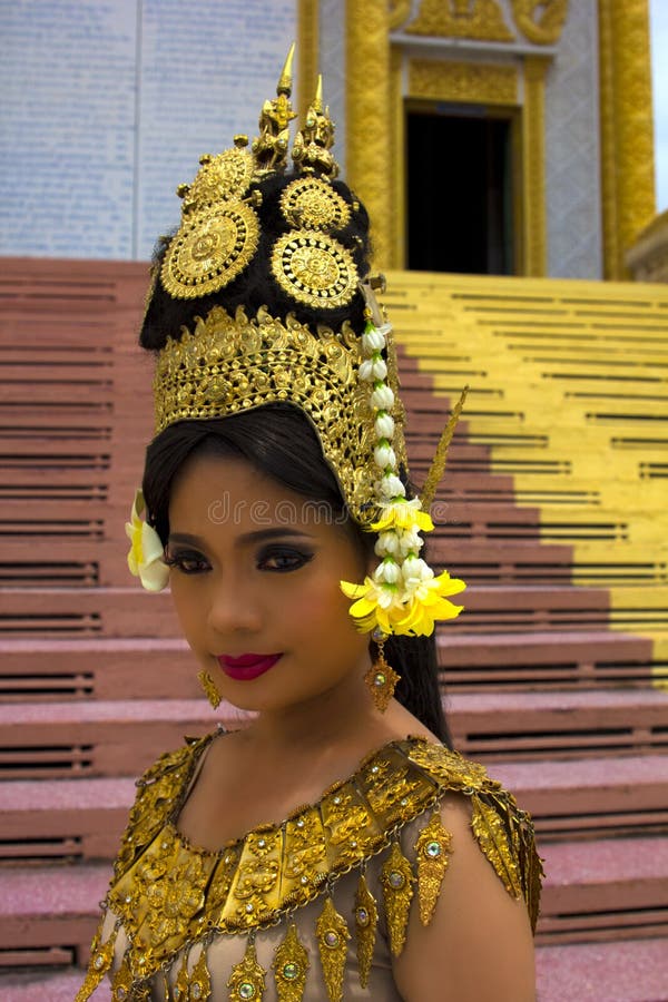 Apsara Dancer Performance in Temple Stock Image - Image of female ...