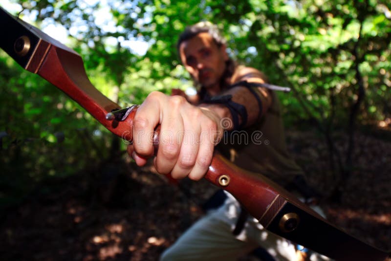 Apuntar al archer imagen de archivo. Imagen de amenaza - 25939379