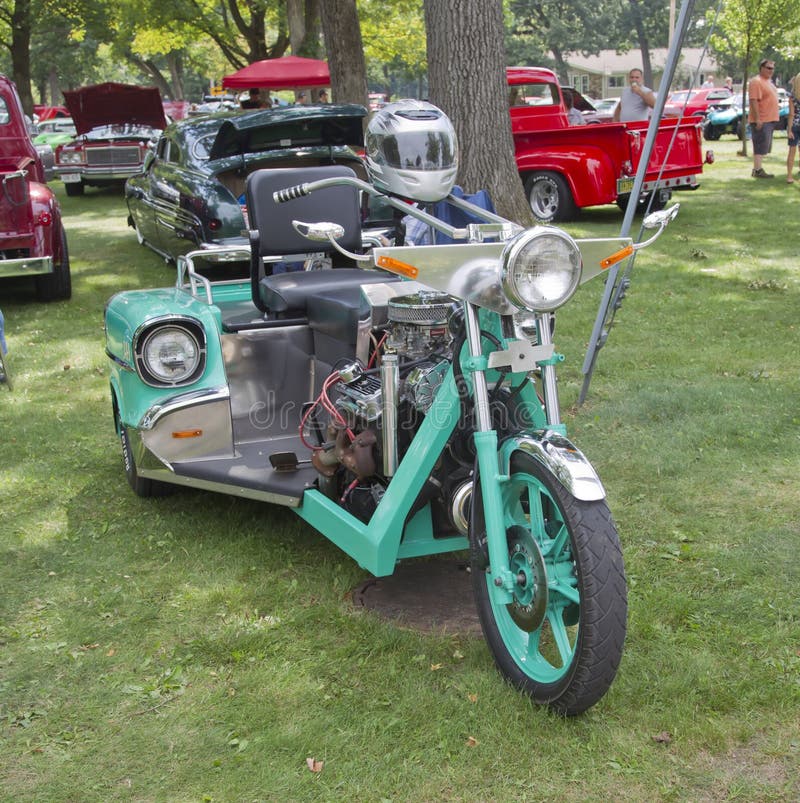 Moto Sur Trois Roues Avec Une Cabine Pour Le Passager Photo stock ...