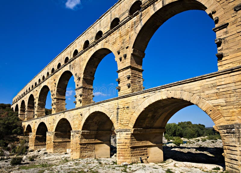 Aquaduct obraz stock. Obraz złożonej z kultura, ogrodzenie - 102523959