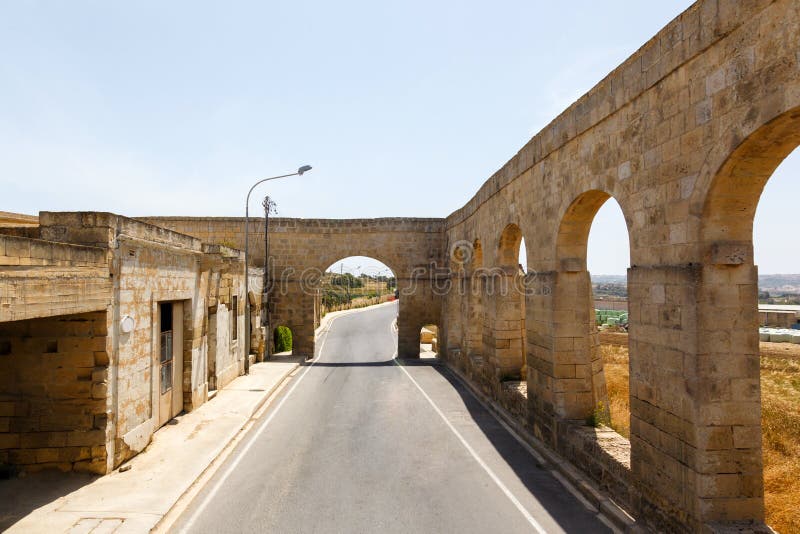 Aquaduct Victoria in Gozo stock afbeelding. Image of bouw - 34483965